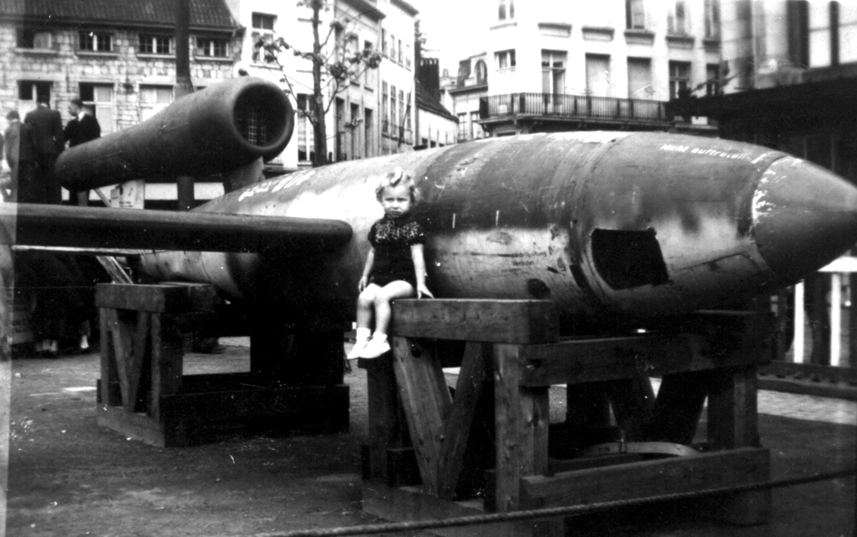 Elke dag angst. V-bommen op Antwerpen, 1944-1945 | MAS | Museum aan de ...